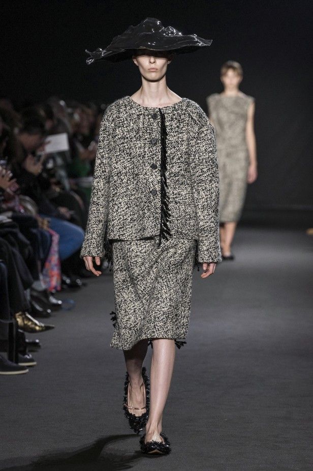 Rochas Explores Its Couture Roots For Fall/Winter '19 At PFW - MOJEH